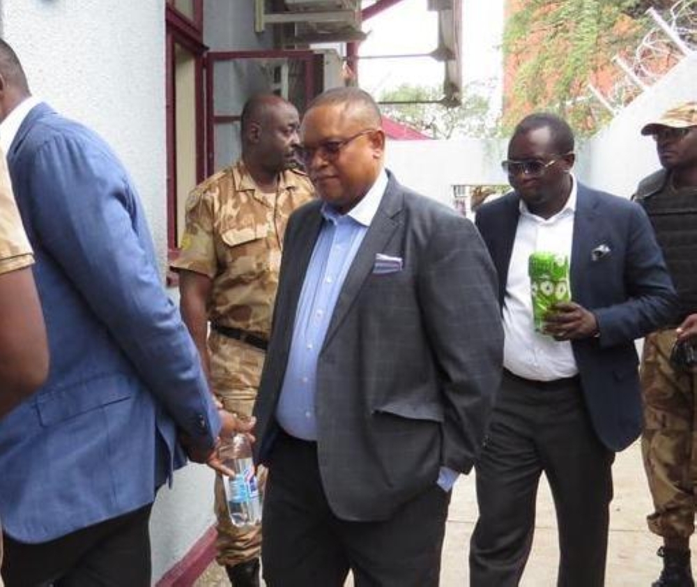 Esau se borgaansoek uitgestel - Republikein - Jou Land, Jou Taal, Jou Nuus